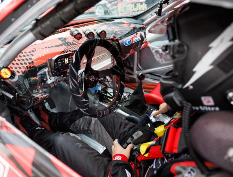 Breakthrough (TOP1) lubricant driver JEFF JONES won the third place in ...