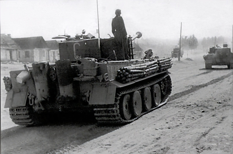 Command the German Army in a Tiger Tank: The Tiger Command Tank, the ...