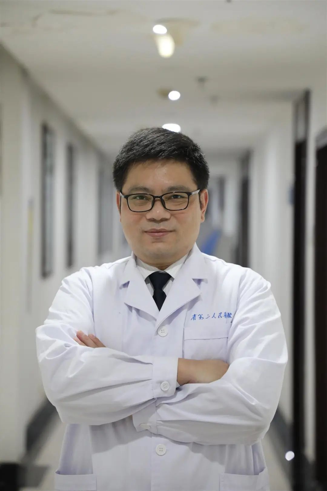 Zhang Zhimin: He treats every patient with empathy - iMedia