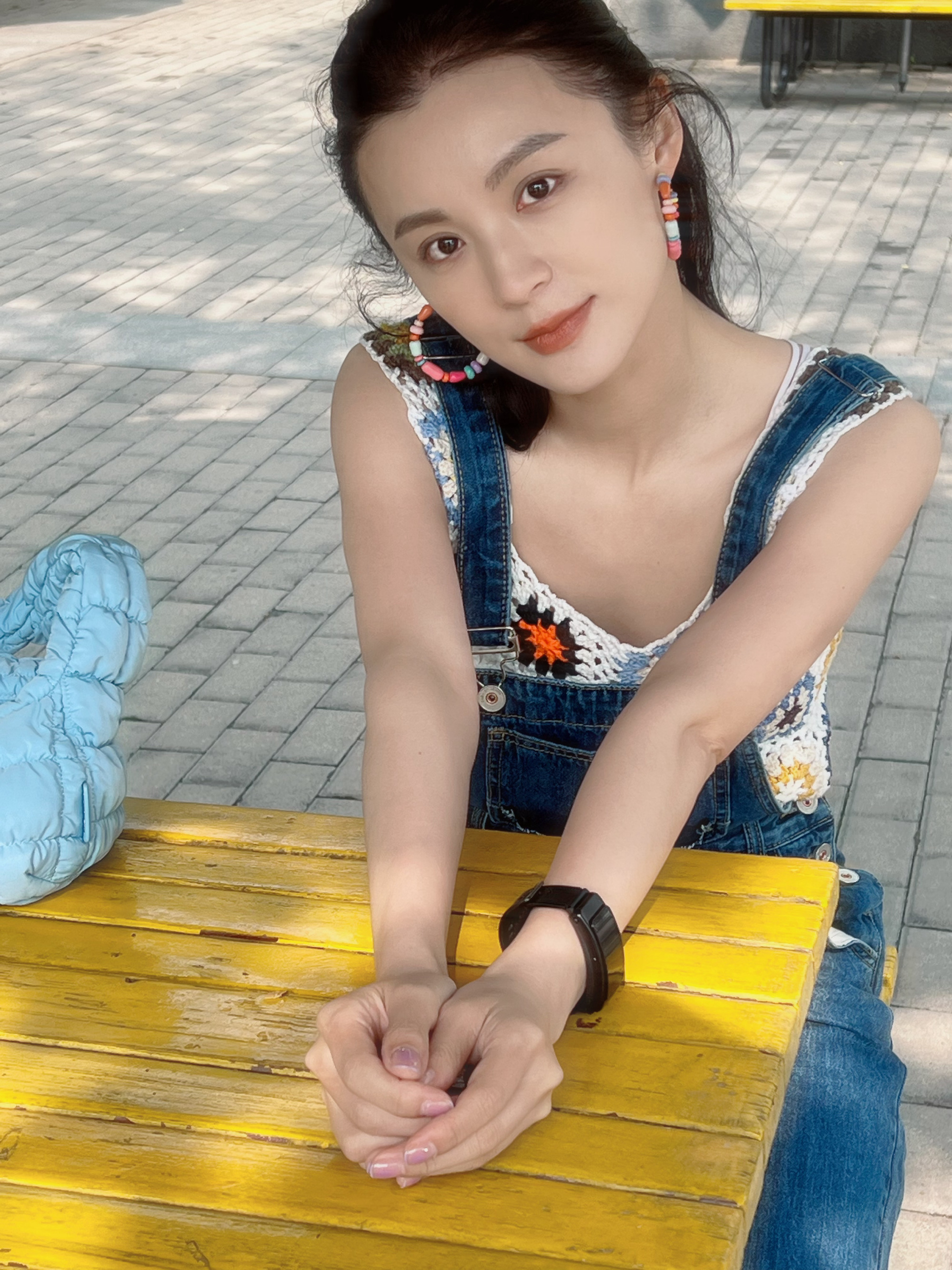 Actress Mao Linlin wears a suspender suit, as pure as a girl, and is ...