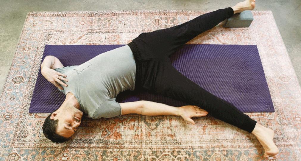 Four Ways to Practice Side Triangle Pose - iNEWS