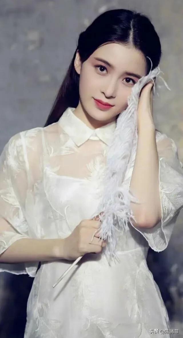 Zhao Yingzi, a fairy in the world, has skin like creamy fat, beautiful ...