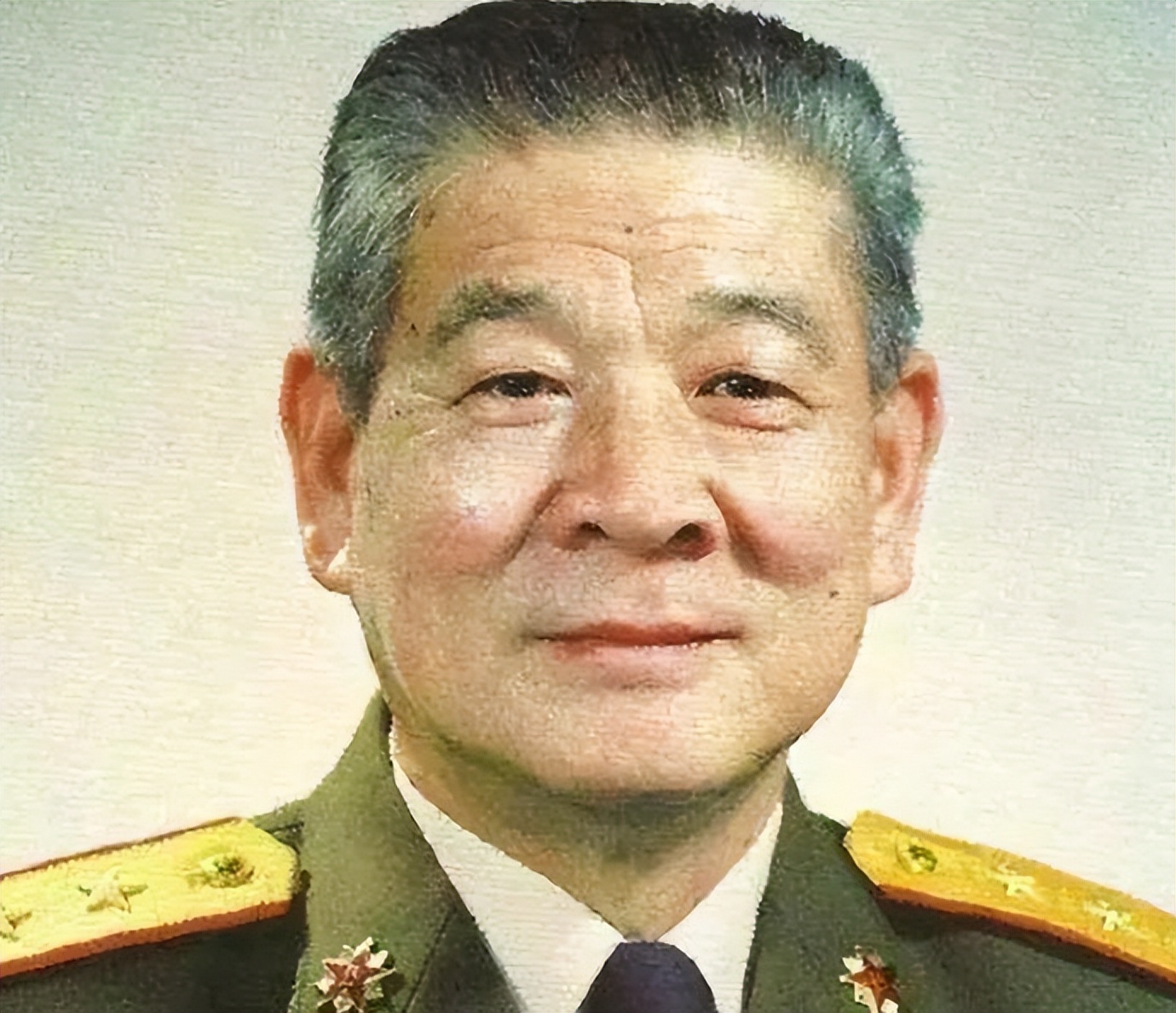 In 1975, the "One-armed General" was promoted to four ranks in a row ...