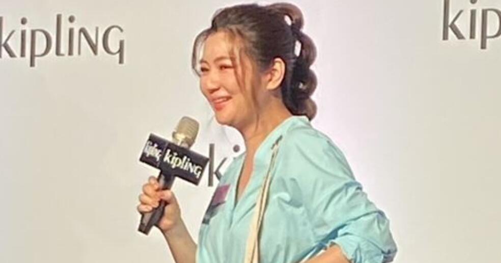 Selina's pregnant belly is exposed! 5-month-old belly as big as a ...