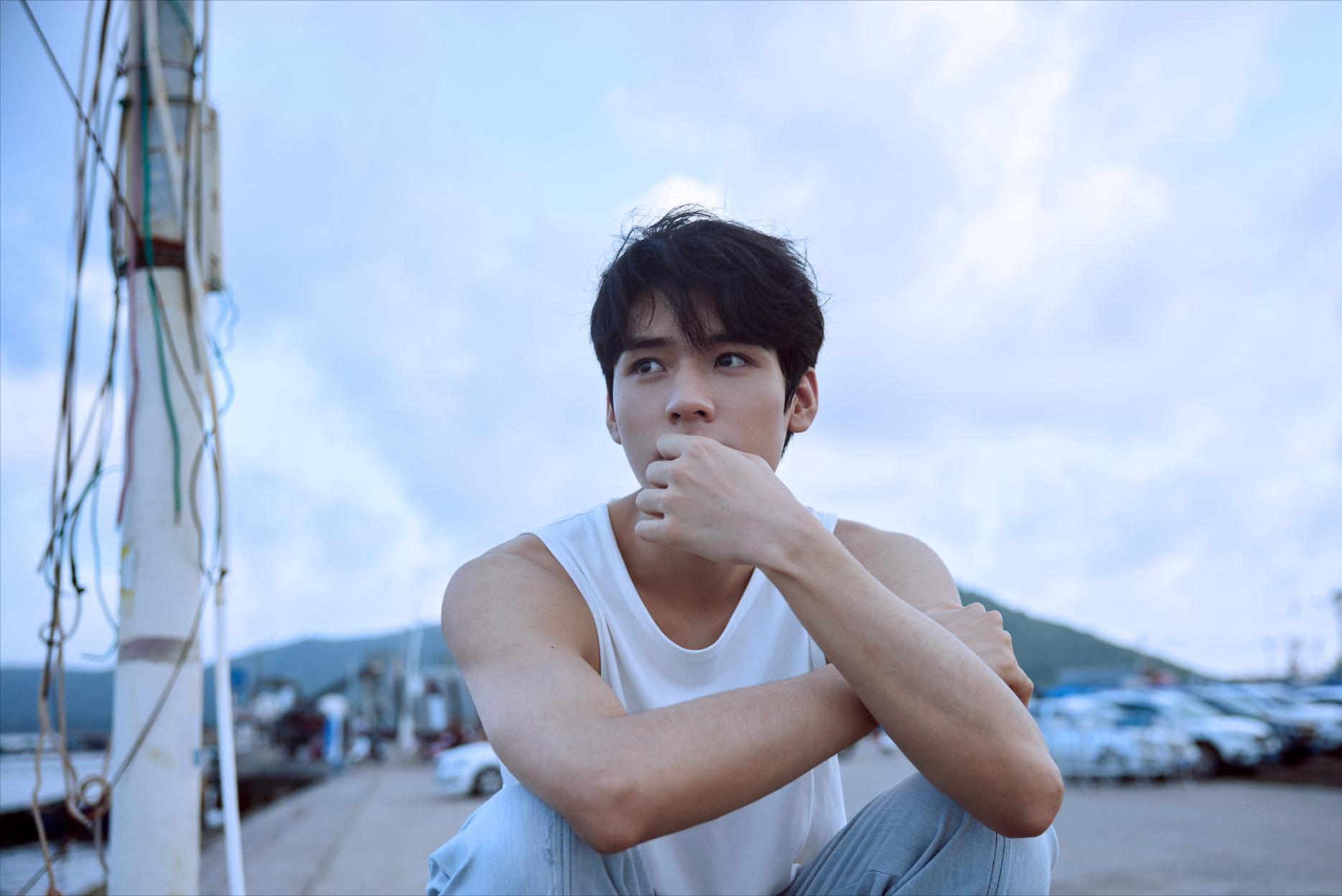 Gong Jun shows off his abdominal muscles again after a year, his "scale ...