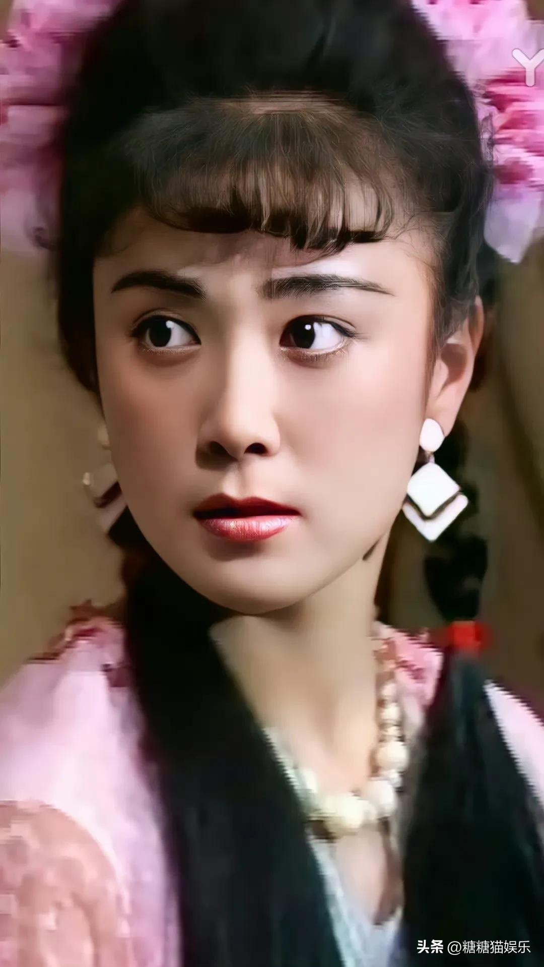 Fu Yiwei: Alluring the country and the city, beautiful as a flower - iNEWS