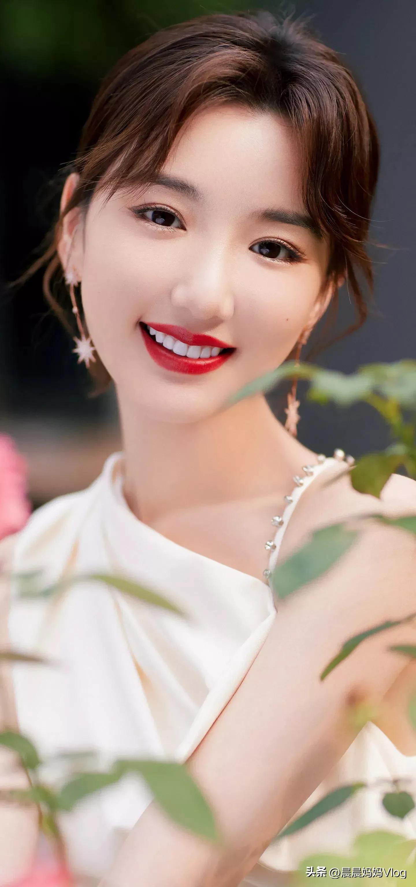 Share pictures - beautiful beauty Mao Xiaotong - iNEWS