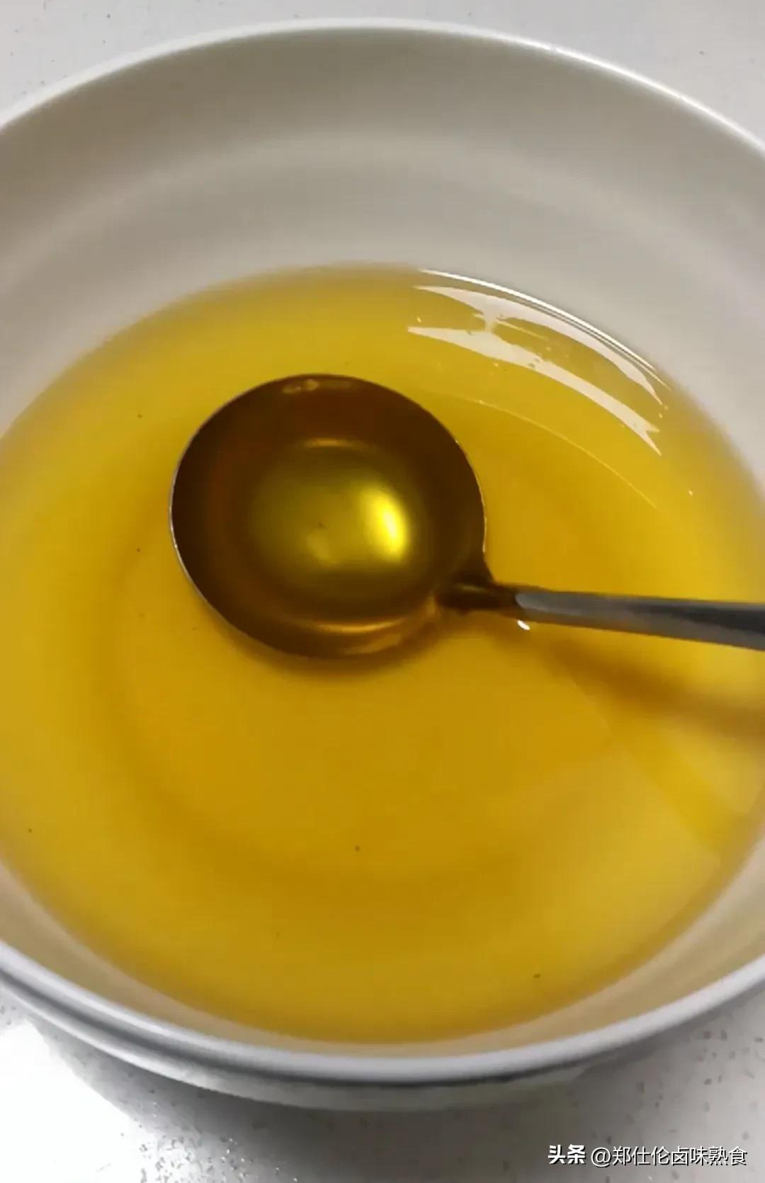 The fragrant and numb pepper oil is not only a color-protecting oil for ...