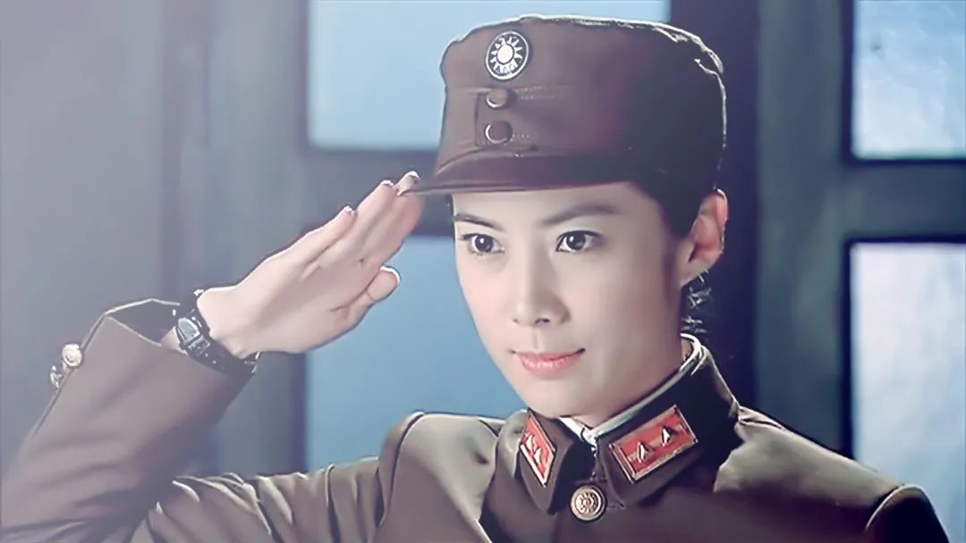 Actor Wang Ke, and Hu Ge are college classmates. They are good at anti ...