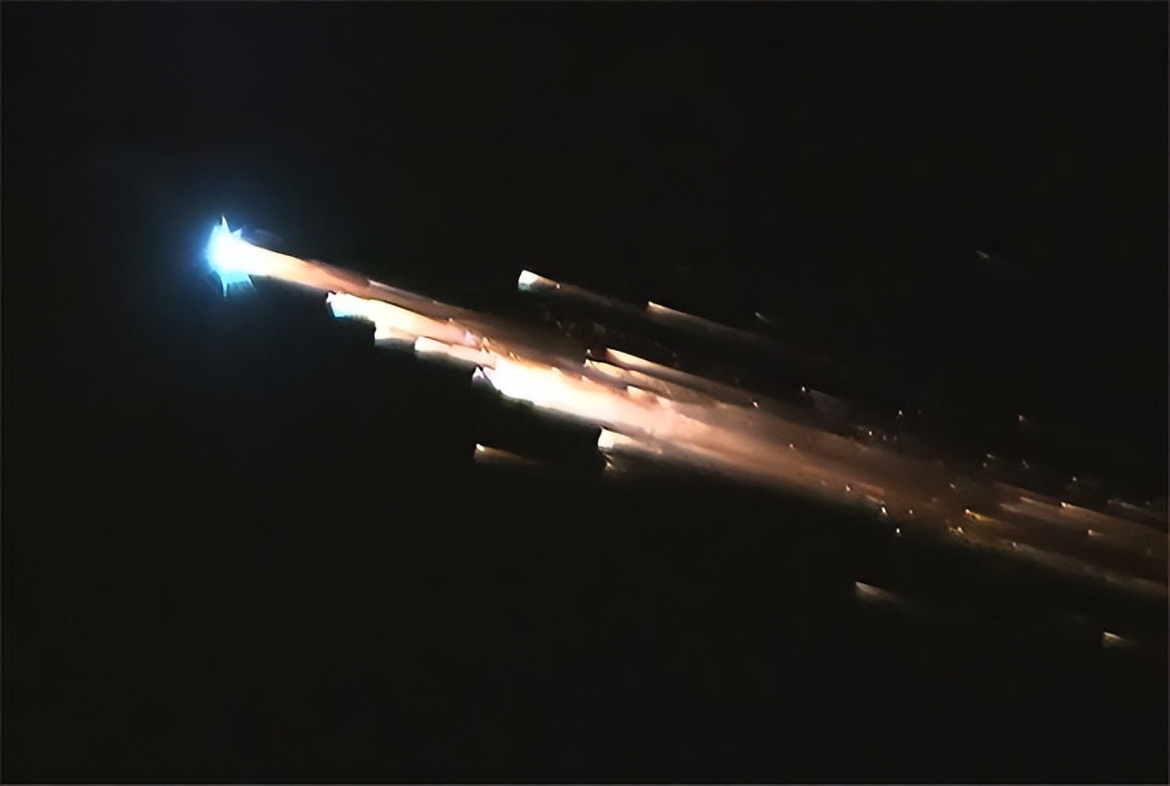 A giant fireball crossed the sky over Taiwan Island and Ryukyu. "Taiwan ...