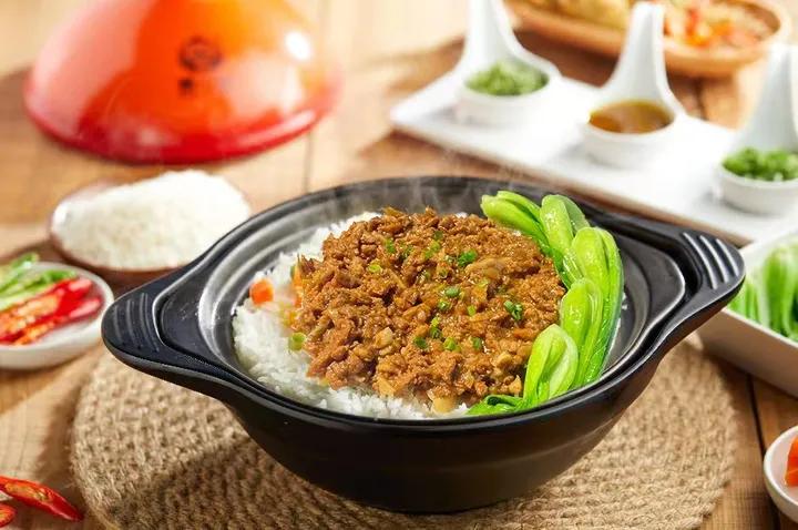 This bowl of claypot rice is really delicious~ - iNEWS