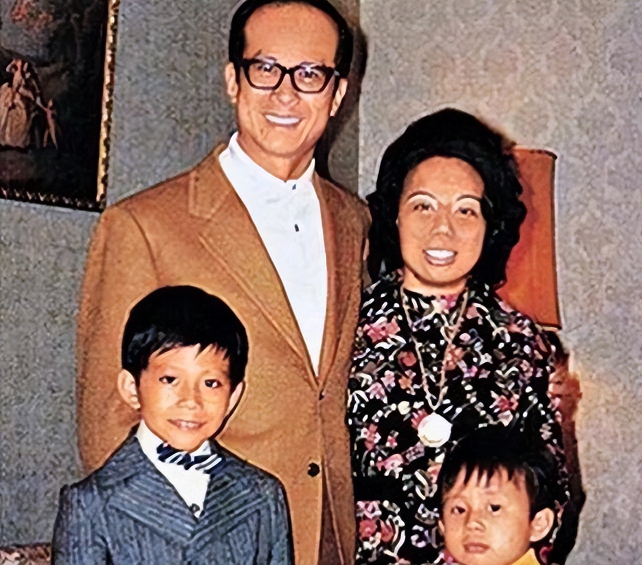 Li Ka-shing led his family to worship his late wife Zhuang Yueming for ...