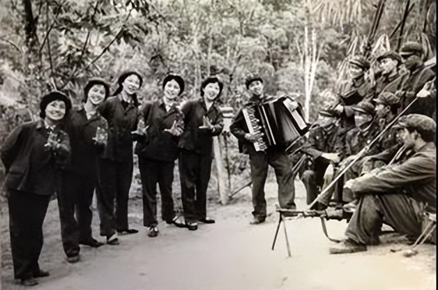 Music talent Guo Feng: His father died young, he supported his mother's ...