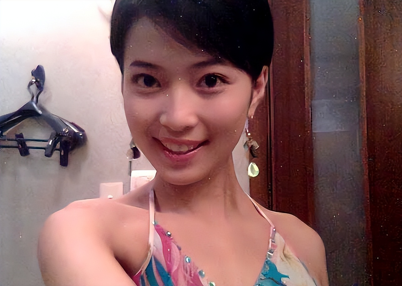The well-known hostess of Dragon TV, her marriage was changed during ...