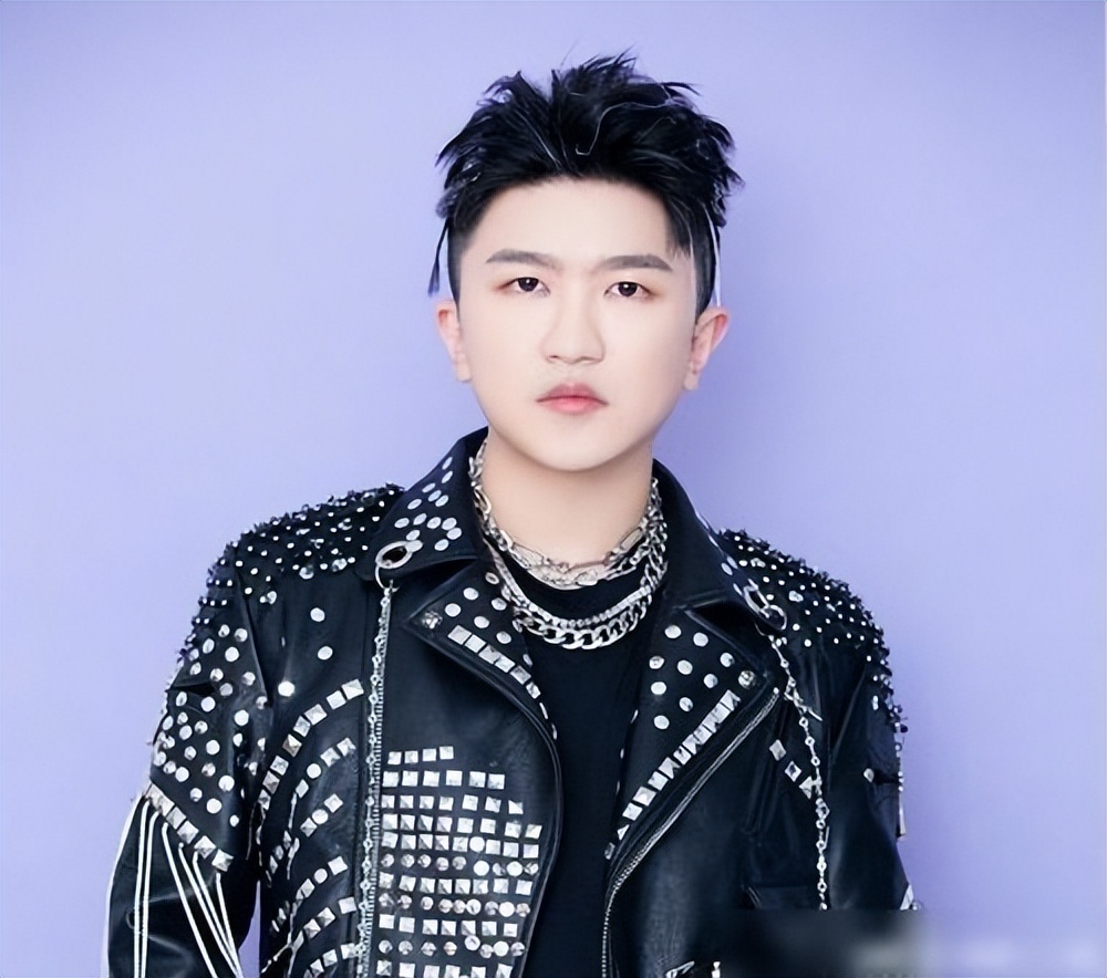 He looks like a girl who is disgusting, but the entertainment industry ...