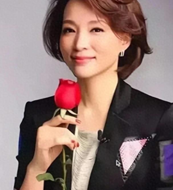 The much-anticipated return of the CCTV goddess! Dong Qing takes up the ...