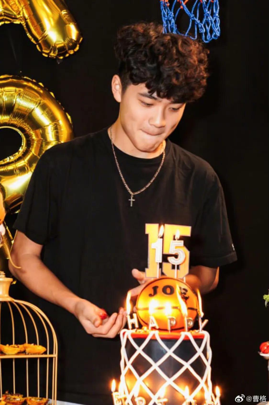 Cao Ge's son joe is a handsome guy in his birthday photo - iNEWS