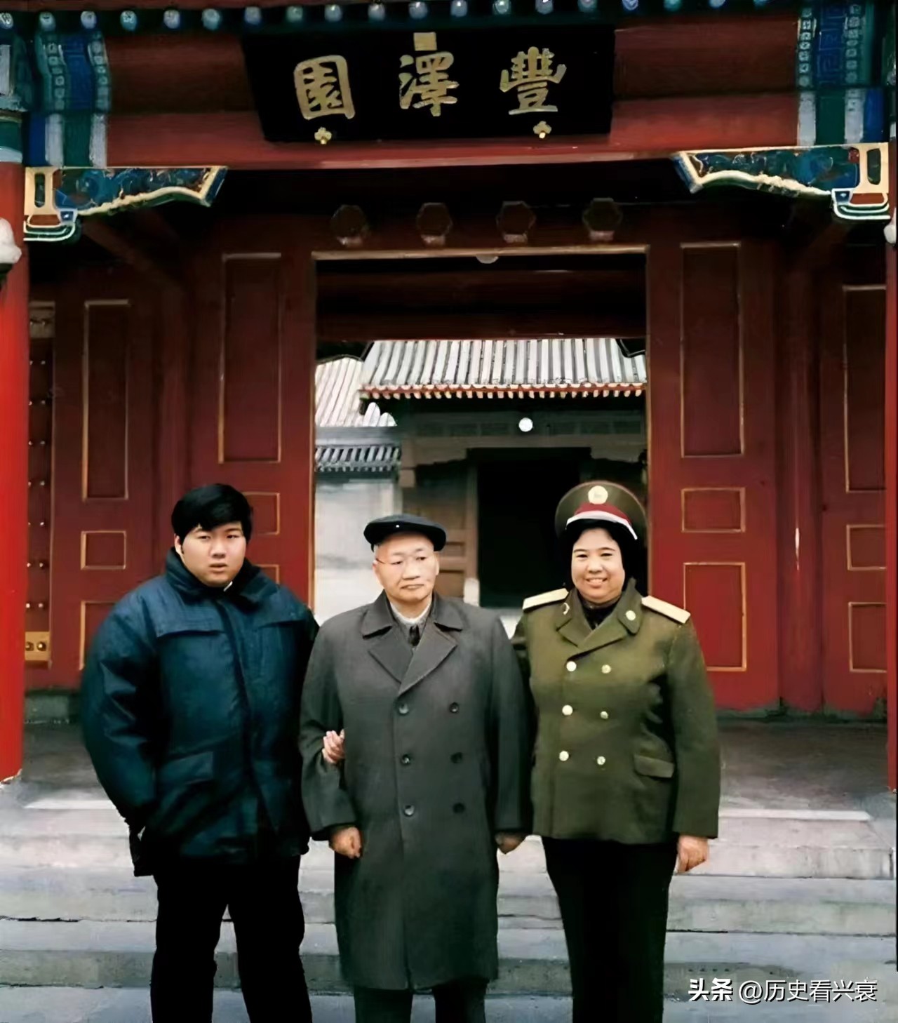 In the 1990s, Mao Anqing and his wife brought their son Mao Xinyu to ...