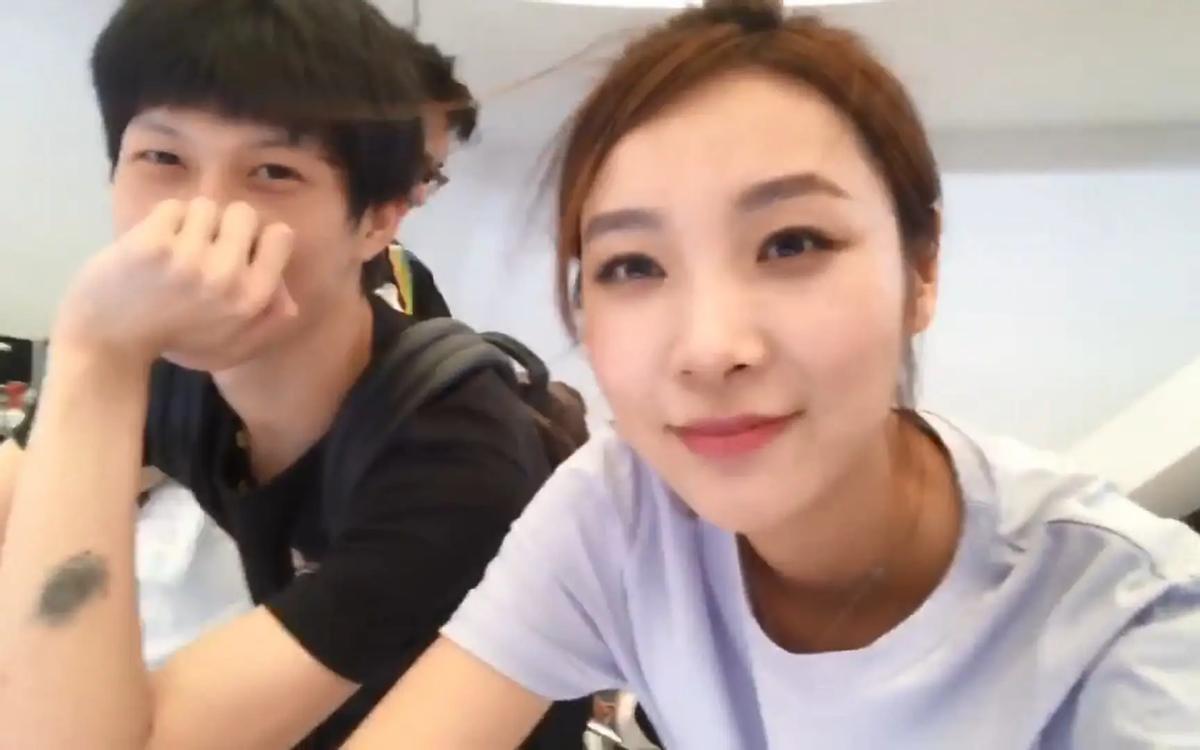 YJJ female stream official announced to get the certificate to marry the fairy couple to open ...