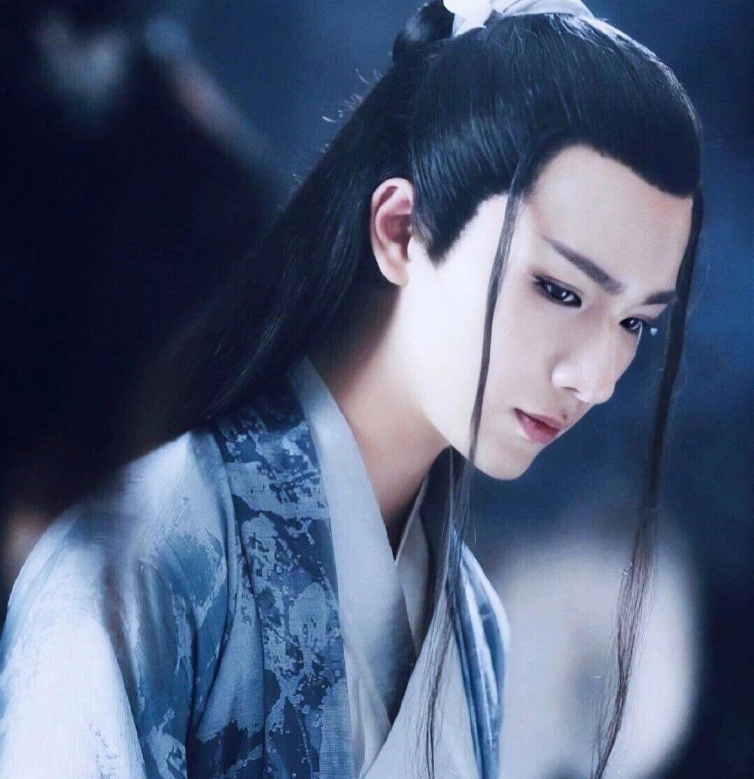 The 25-year-old well-known actor Li Hongyi was revealed to be living ...