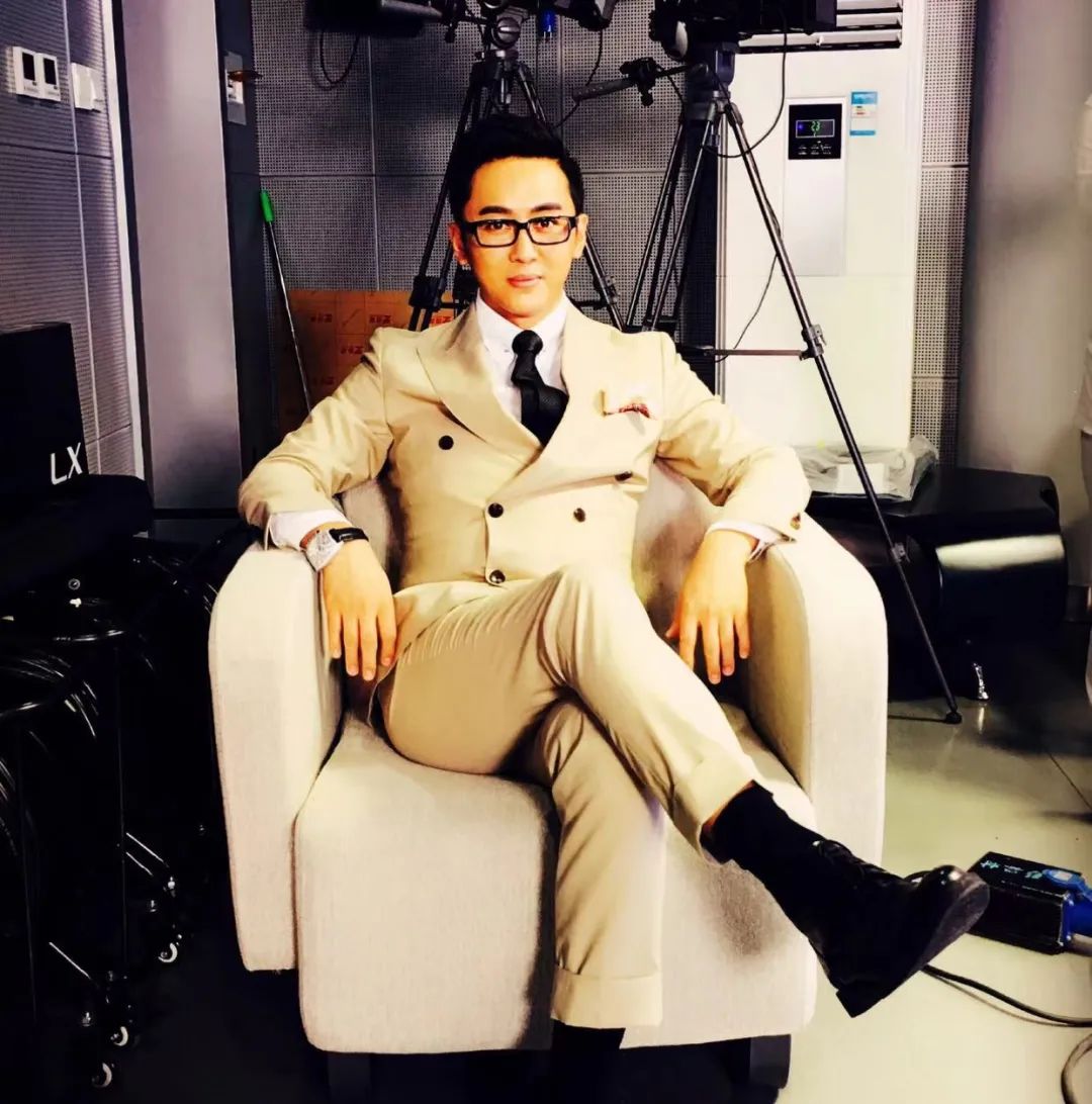 He is 50!I gave up the role of Five Princes or Erkang - iNEWS