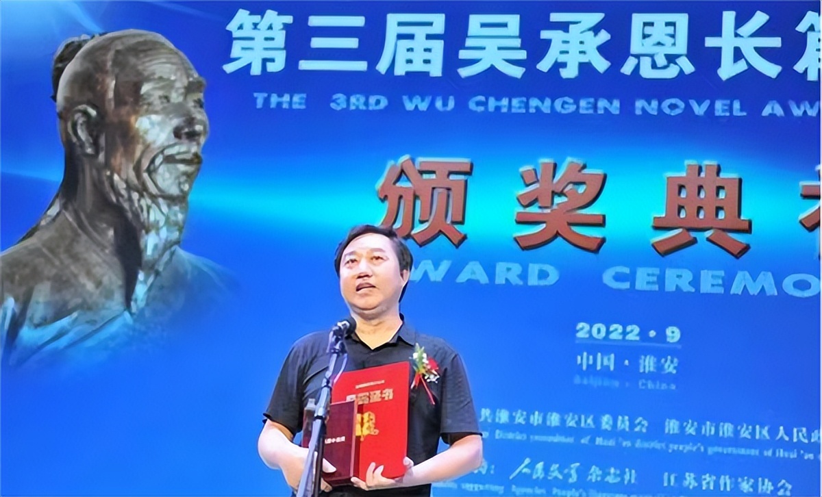 "Contracted Writer's Column" Chen Hongjun: The fragrance of books ...