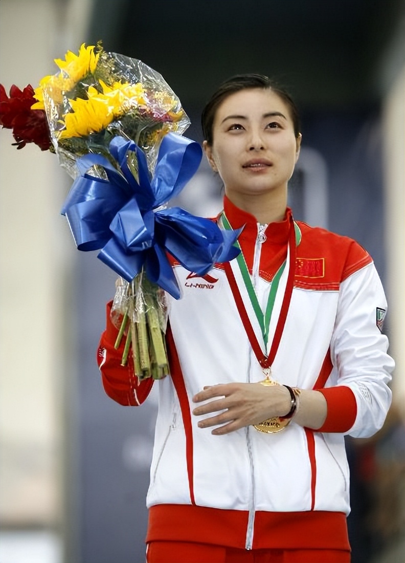 A group photo of Hong Kong socialites vividly reflects the "neglect" of ...