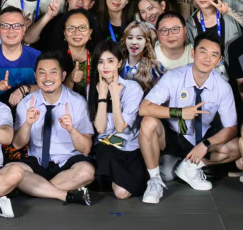 Regret! "Running 11" ends in Thailand! The group photo of Song Yuqi ...