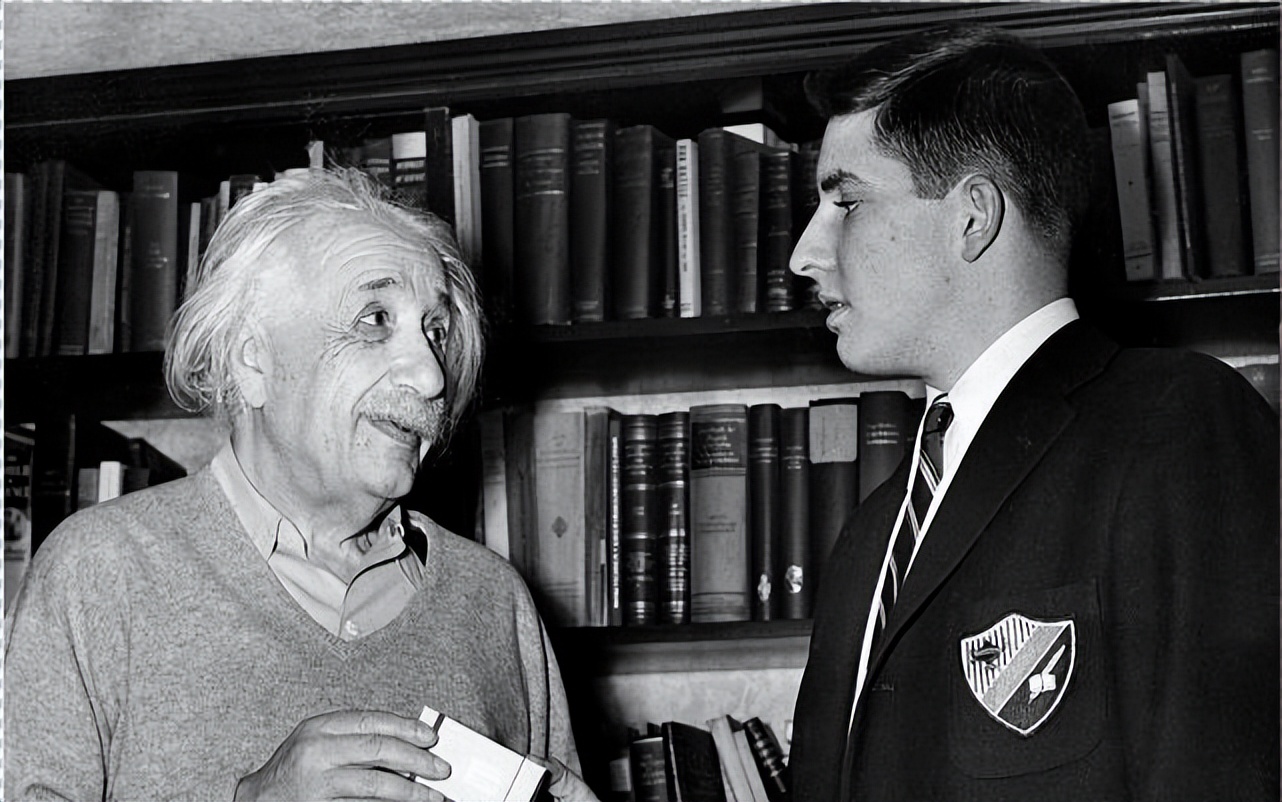 Niels Bohr is one of the founders of quantum physics, what contribution ...