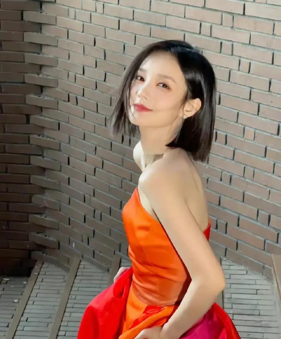 Li Yitong's orange smudged dress, bright and warm colors take advantage ...