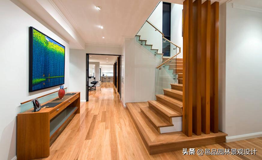 Simple modern garden villa with wood and glass as main materials - iNEWS