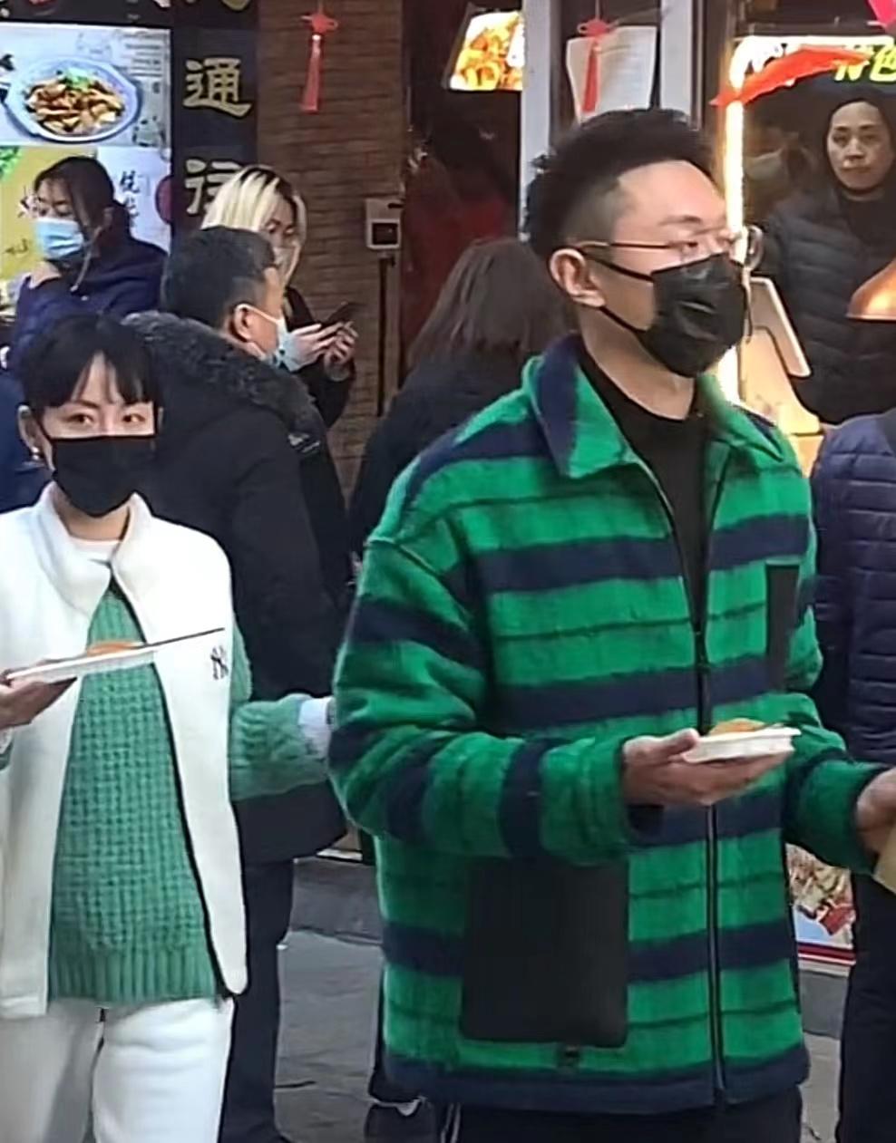 Zhang Jiani and her husband appeared in the snack street and were ...