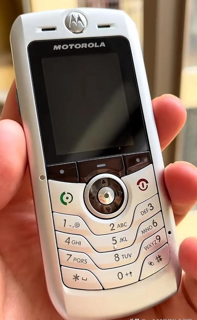 In those years, we all chased after the white mobile phones, which are ...