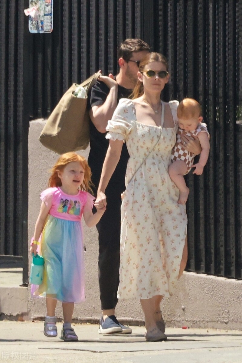 Jamie Bell and Kate Mara take their daughter out for shopping as a ...