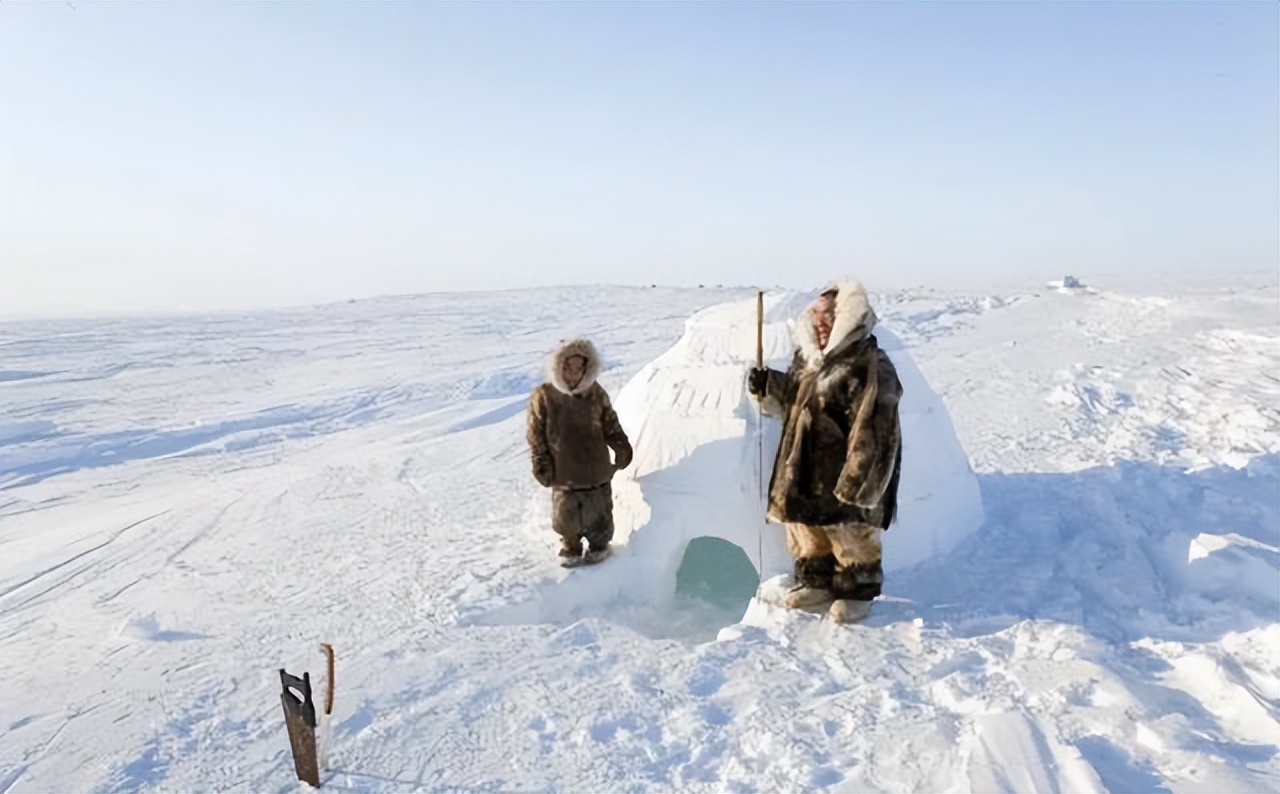 In the Arctic at minus 40°C, you have to take off your clothes to sleep ...