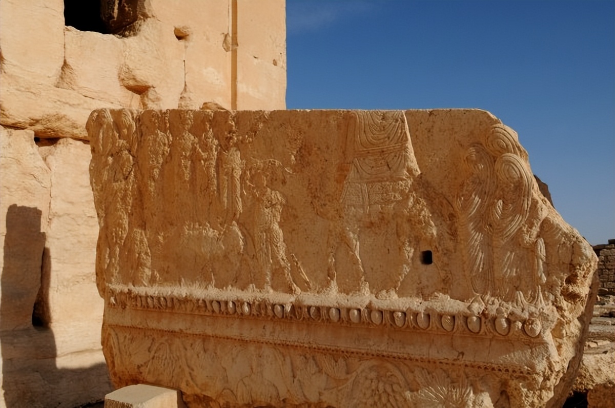 What do the stone carvings of the Kingdom of Palmyra refer to? What are ...