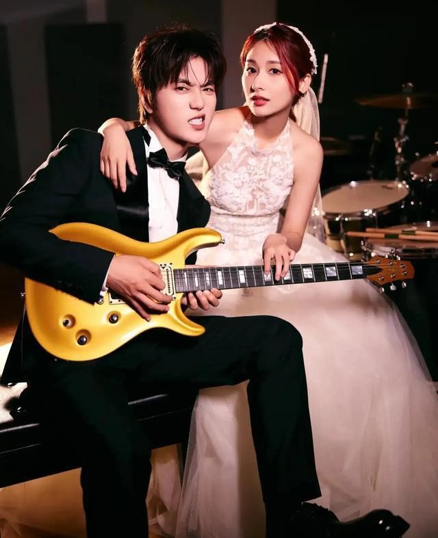 Lu Hu posted wedding photos and announced his marriage. He and Chen ...