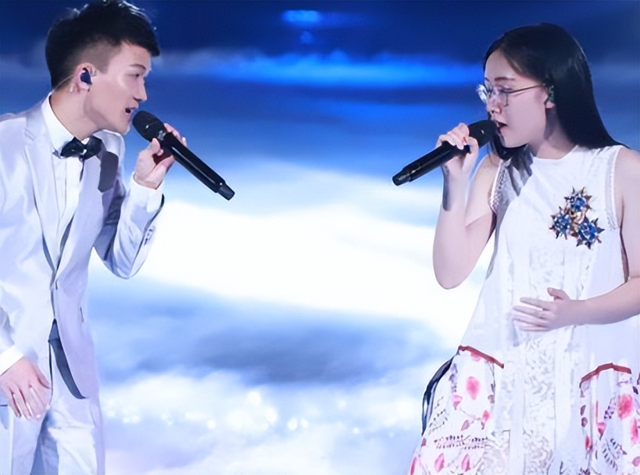 Na Ying: I'm sorry Zhou Shen, I like Li Wei. Zhou Shen: Na Ying is ...