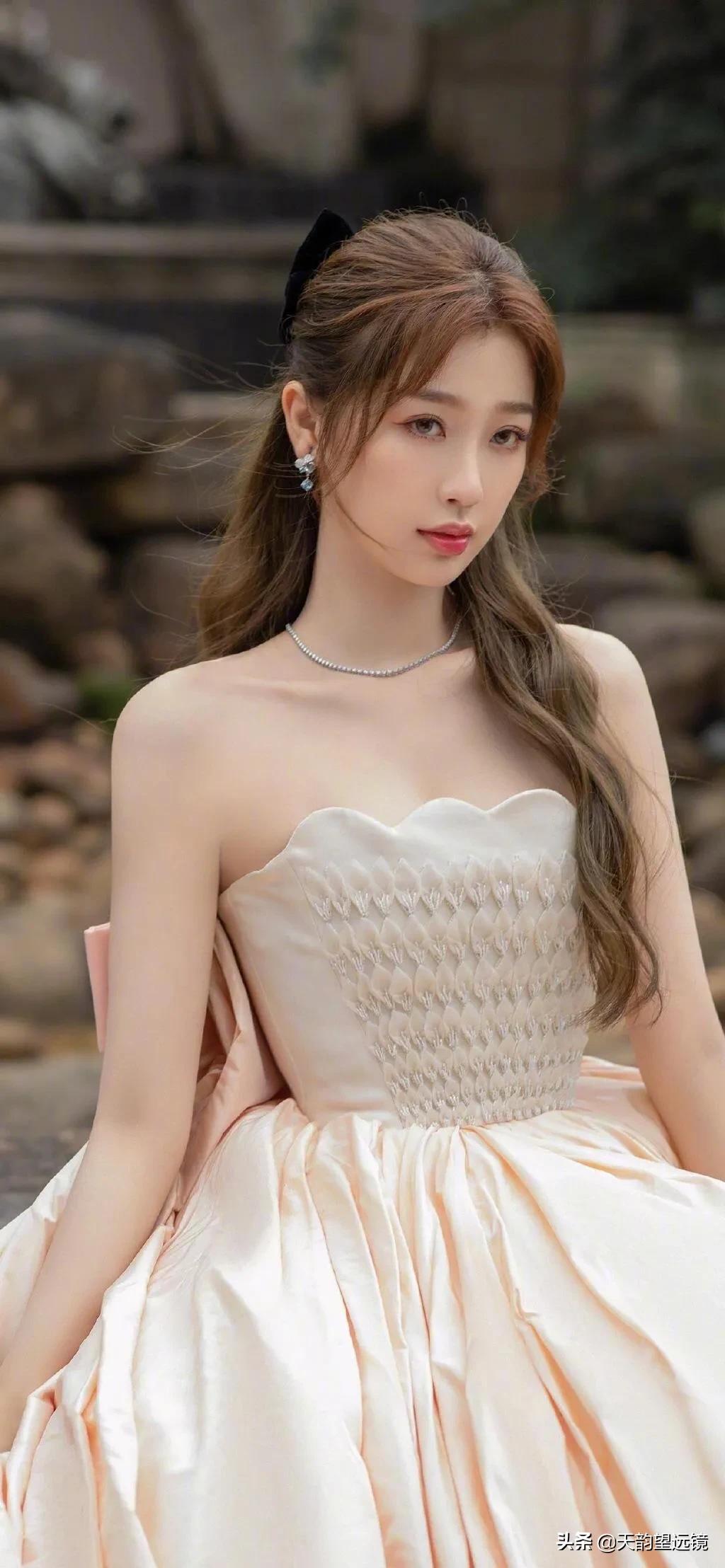 Chinese actress born in 1995 - iNEWS