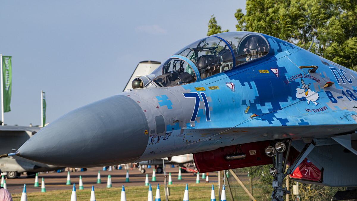 How to refine the side family Su-27? - iNEWS
