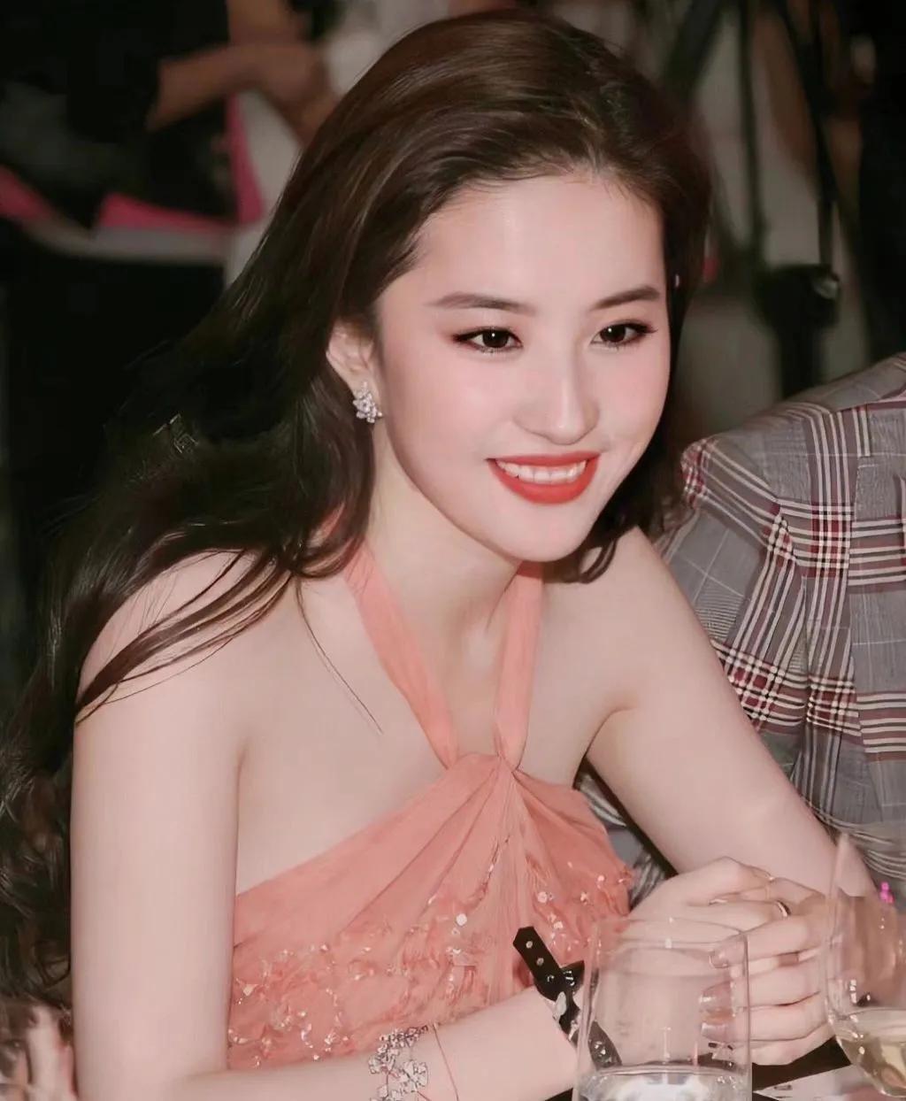 Beauty wallpaper No. 426 - Liu Yifei - iMedia