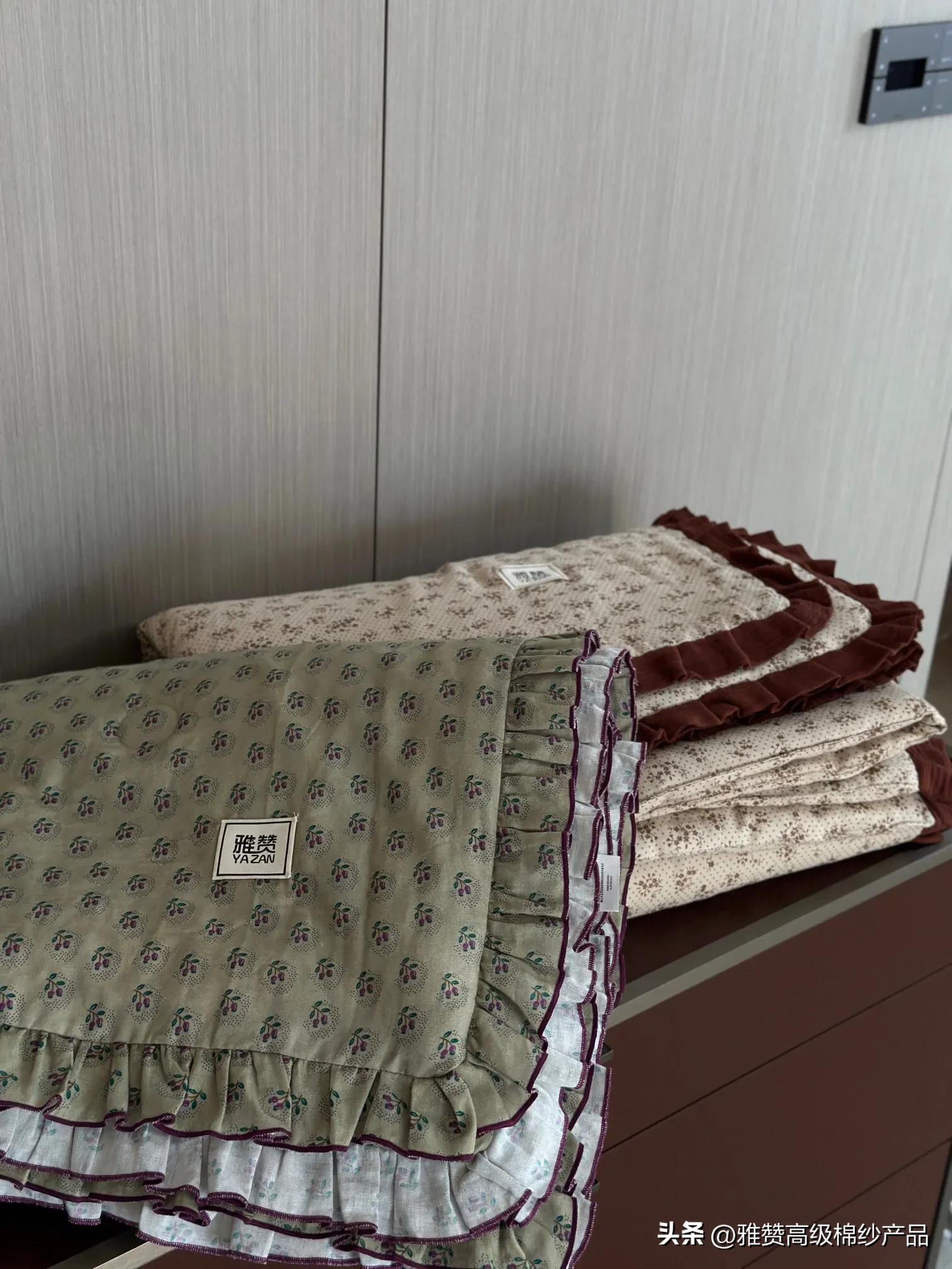 The delicate and fluffy double-layer yarn is skin-friendly and ...