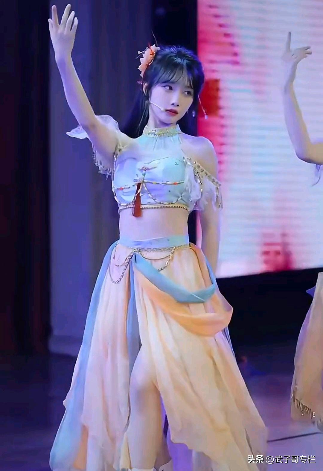 The women's group dances in ancient costumes like a fairy descending to earth. Netizens: You can ...