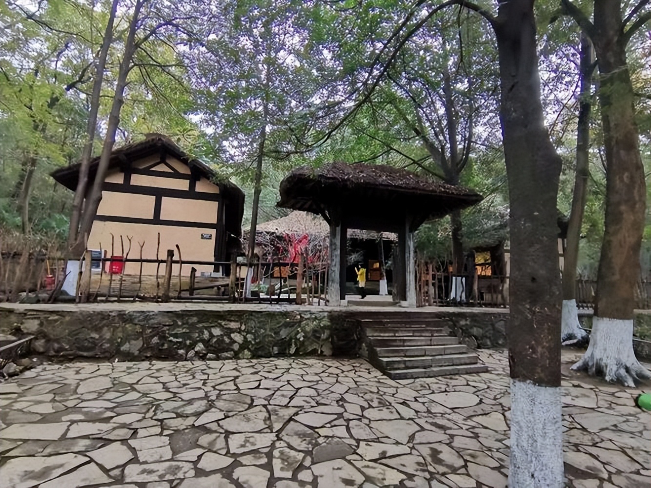 Exploring Zhuge Liang's former residence is like a paradise. Experts say that he has no military ...