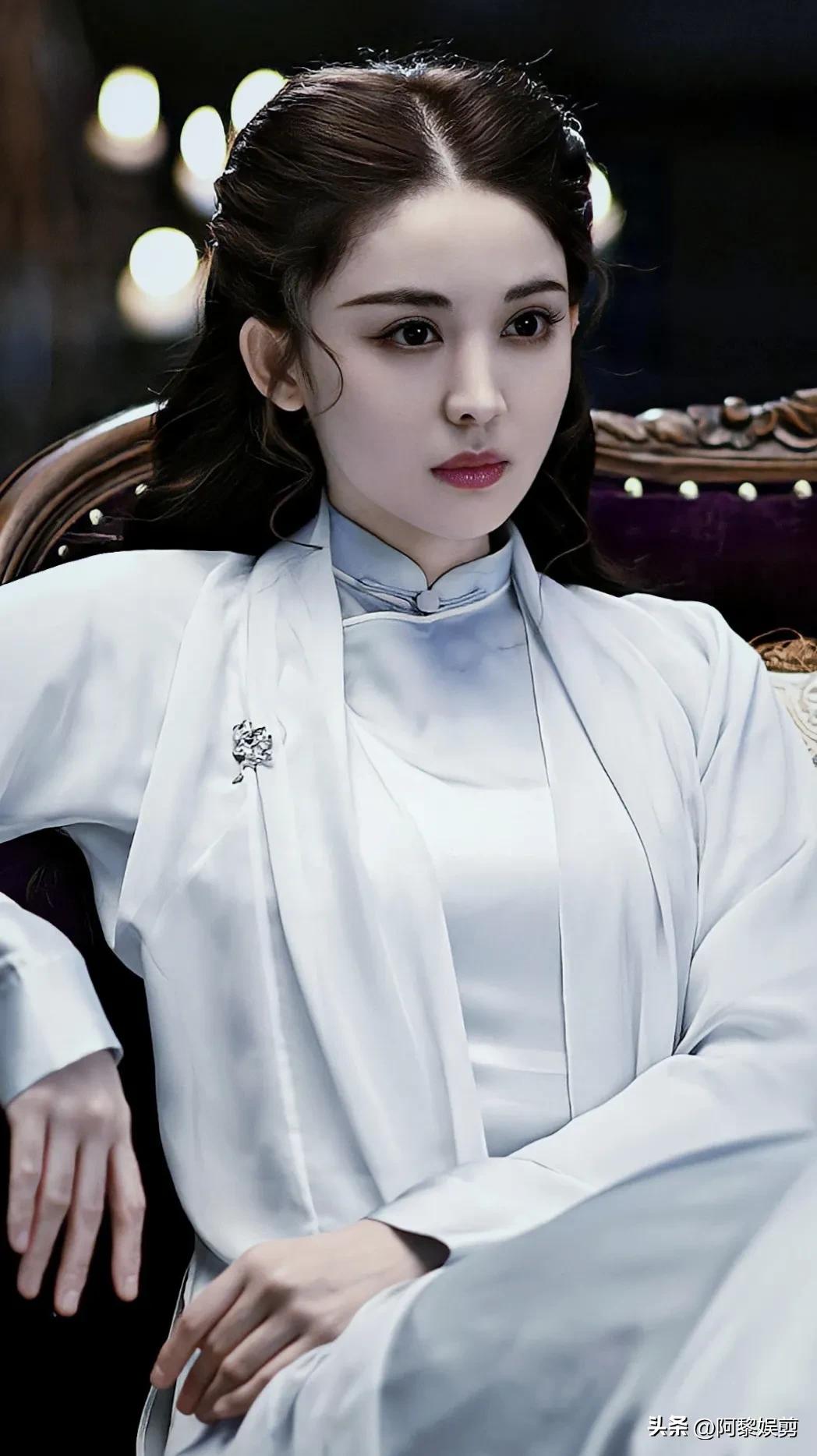 Gu Lina Zha is a national beauty, beautiful and beautiful, like a fairy ...