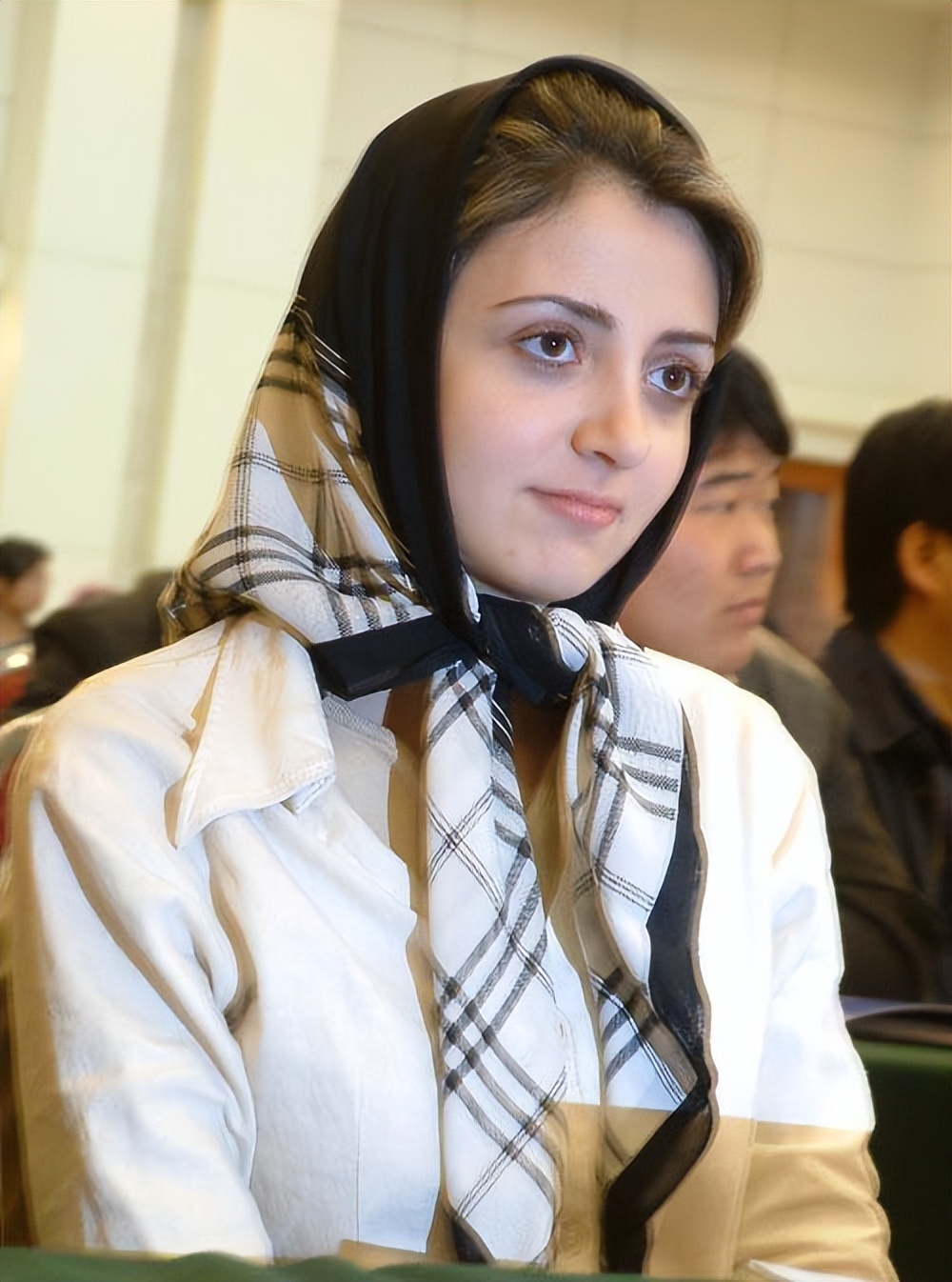 In a country in western Asia, 80% of the streets are beauties, and men ...