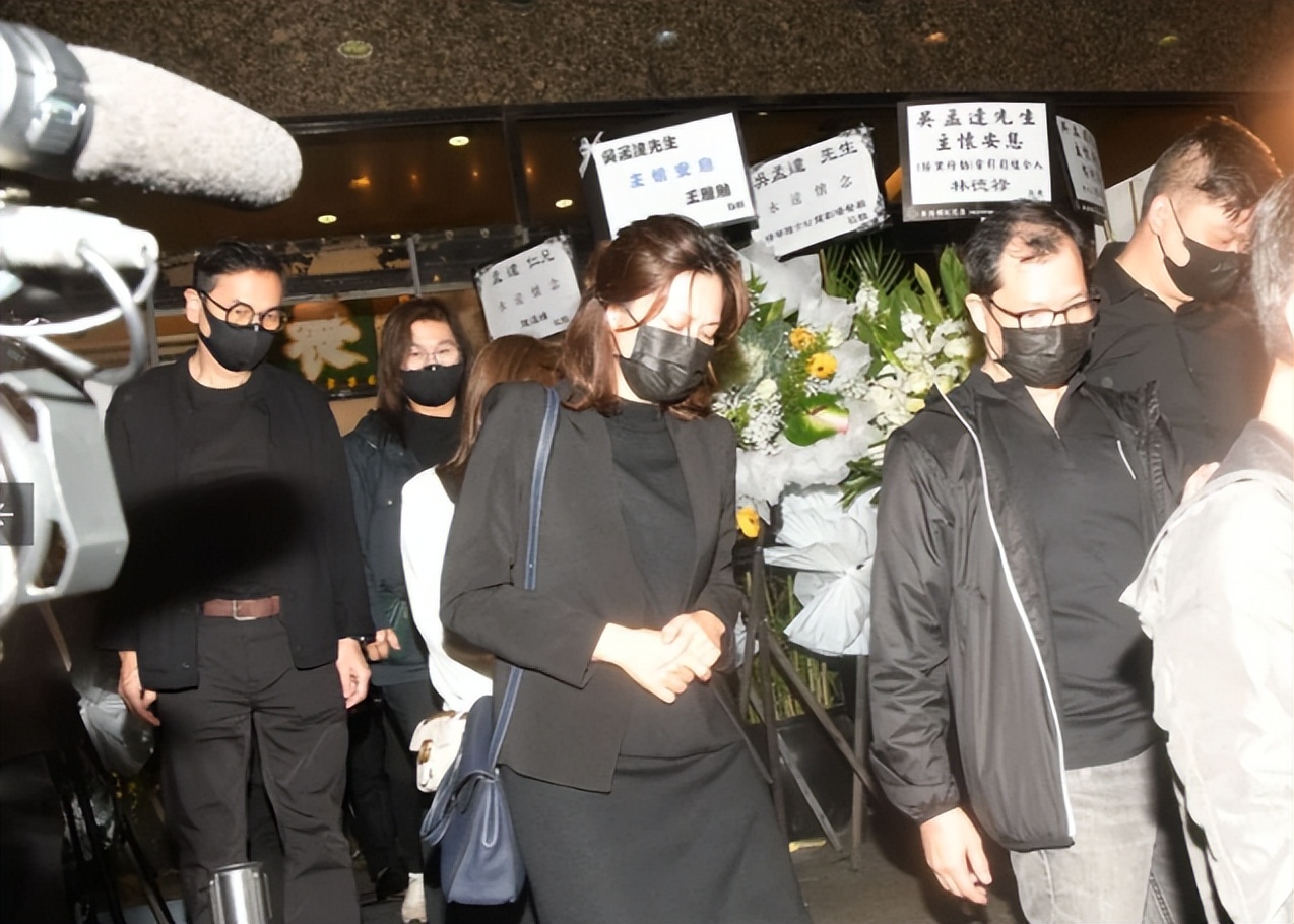 Two years after Ng Man Tat died of illness, looking at his wife Hou ...