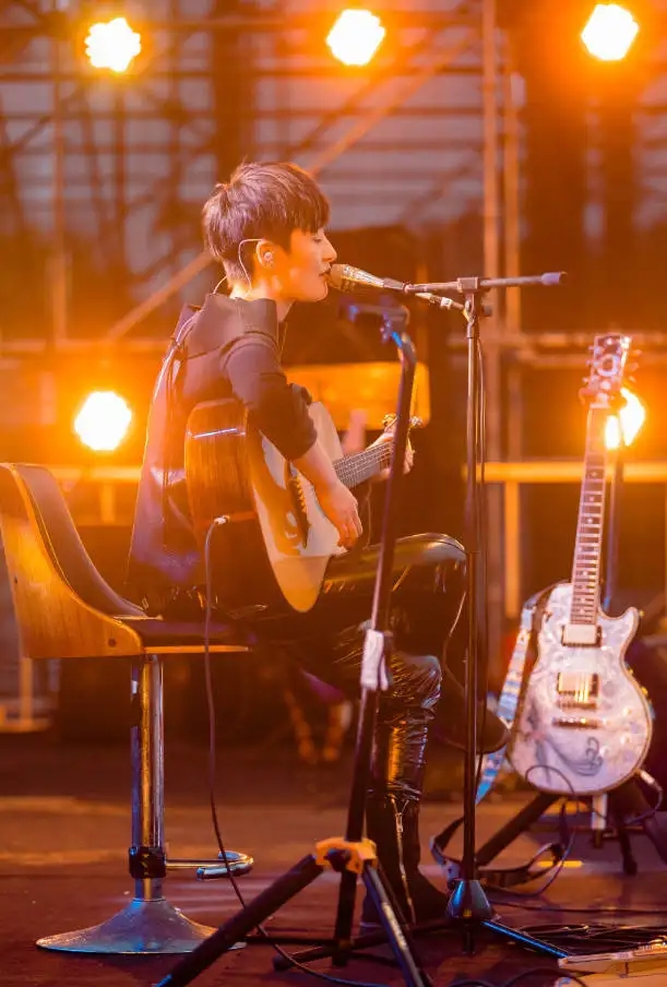 A song "Leo" made Zeng Yike, but disappeared because of the public ...
