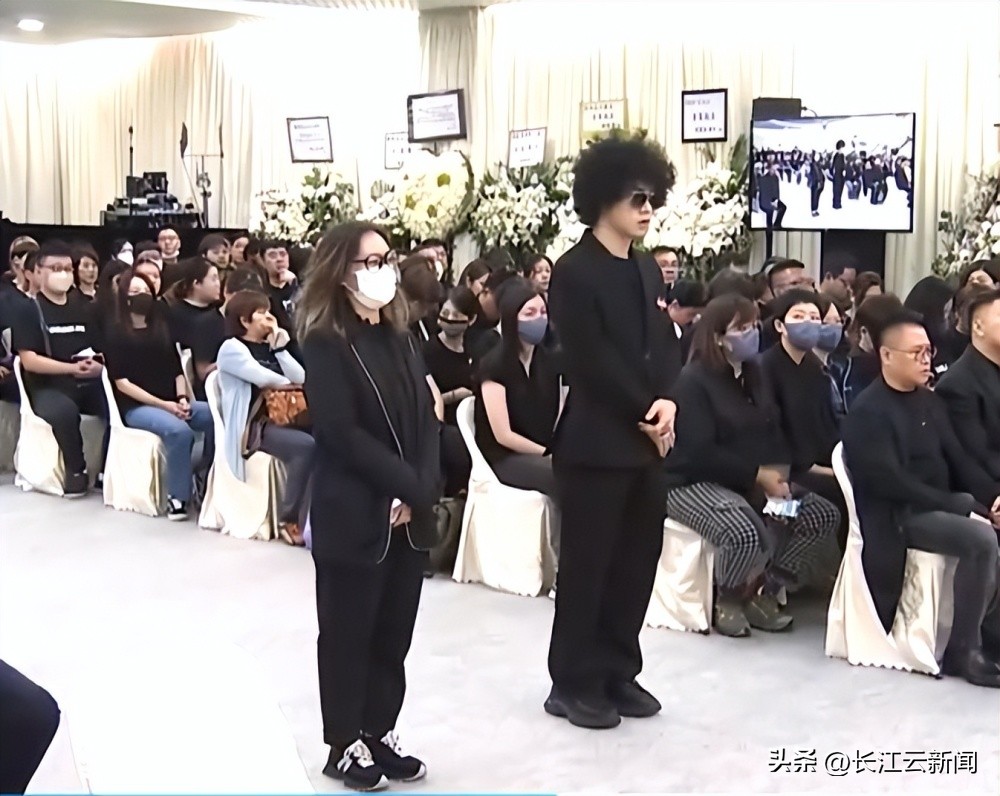Coco Lee's funeral! The eight spirit helpers bid farewell, relatives ...