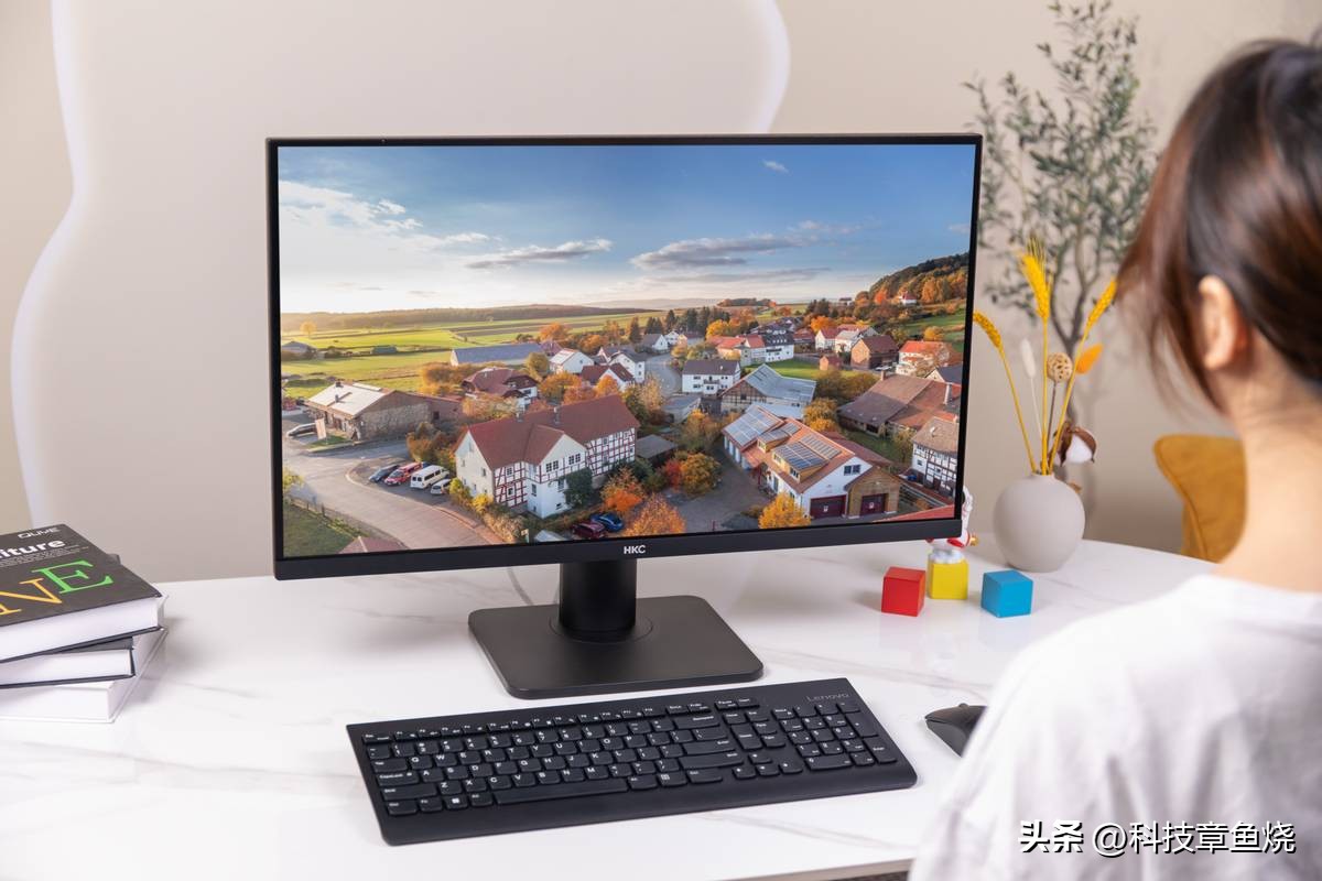 Anyone who does design knows it! HKC P272Upro is really a must-have tool for work! - iNEWS